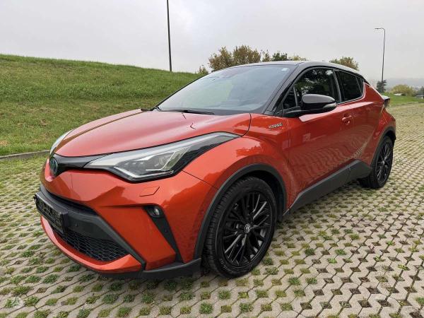 Toyota C-HR 2020 in Kaunas on AUTOMOTO.COM.LV Orange Toyota C-HR 2020 in Kaunas, with an engine capacity of 1.99 L and mileage of 201 thousand km for 19950 €, photo 3 on AUTOMOTO.COM.LV