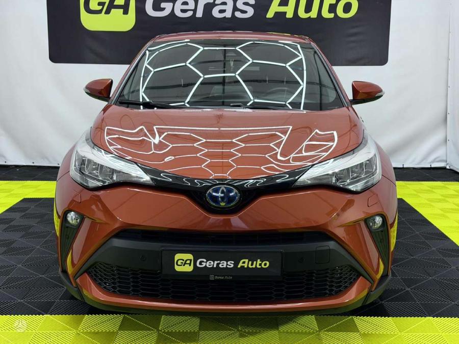 Orange Toyota C-HR 2021 in Vilnius, with an engine capacity of 1.80 L and mileage of 126 thousand km for 22990 €, photo 2 on AUTOMOTO.COM.LV