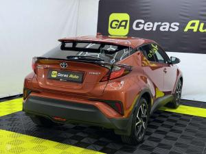 Orange Toyota C-HR 2021 in Vilnius, with an engine capacity of 1.80 L and mileage of 126 thousand km for 22990 €, photo 4 on AUTOMOTO.COM.LV