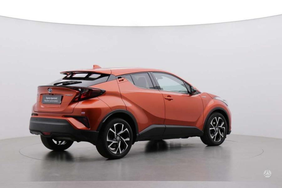Оранжевый Тойота C-HR 2021 в Вильнюс, объемом двигателя 1.80 л и пробегом 52 тыс. км за 21900 €, фото 3 на AUTOMOTO.COM.LV