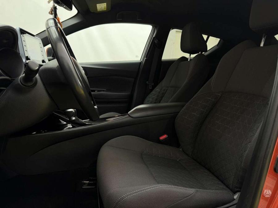 Oranžs Toyota C-HR 2021 Viļņa, ar dzinēja tilpumu 1.80 L un nobraukumu 126 tūkst. km par 18900 €, foto 11 vietnē AUTOMOTO.COM.LV