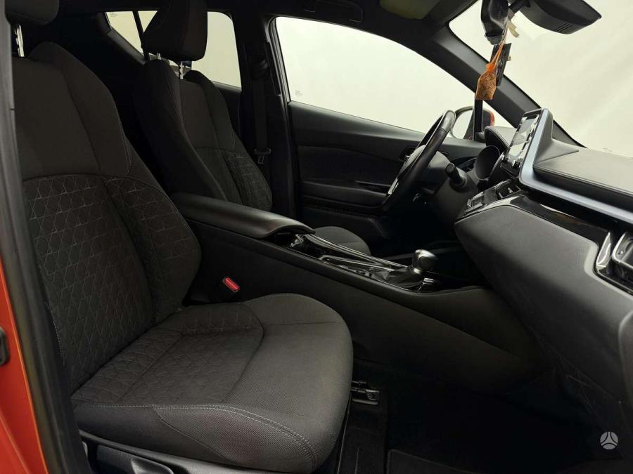 Oranžs Toyota C-HR 2021 Viļņa, ar dzinēja tilpumu 1.80 L un nobraukumu 126 tūkst. km par 18900 €, foto 15 vietnē AUTOMOTO.COM.LV