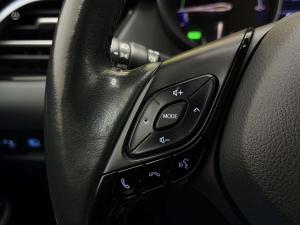 Oranžs Toyota C-HR 2021 Viļņa, ar dzinēja tilpumu 1.80 L un nobraukumu 126 tūkst. km par 18900 €, foto 24 vietnē AUTOMOTO.COM.LV