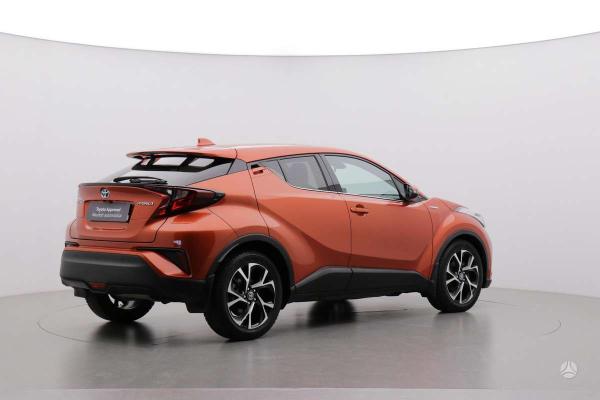 Oranžs Toyota C-HR 2021 Viļņa, ar dzinēja tilpumu 1.80 L un nobraukumu 126 tūkst. km par 21900 €, foto 3 vietnē AUTOMOTO.COM.LV