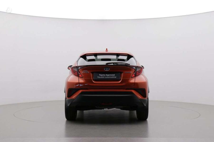 Orange Toyota C-HR 2021 in Vilnius, with an engine capacity of 1.80 L and mileage of 126 thousand km for 21900 €, photo 6 on AUTOMOTO.COM.LV