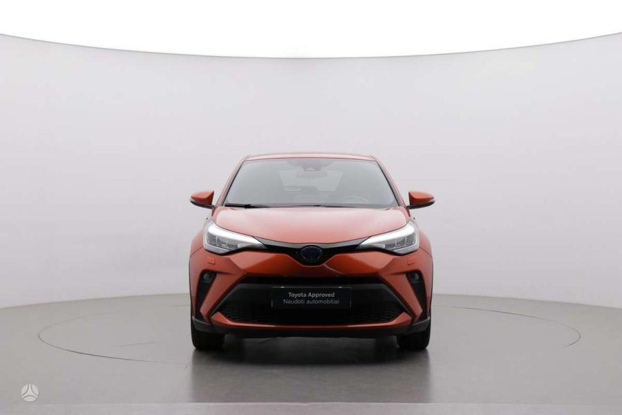 Orange Toyota C-HR 2021 in Vilnius, with an engine capacity of 1.80 L and mileage of 126 thousand km for 21900 €, photo 7 on AUTOMOTO.COM.LV