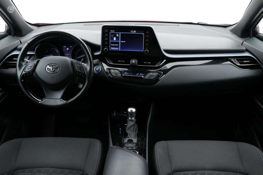 Orange Toyota C-HR 2021 in Vilnius, with an engine capacity of 1.80 L and mileage of 126 thousand km for 21900 €, photo 8 on AUTOMOTO.COM.LV