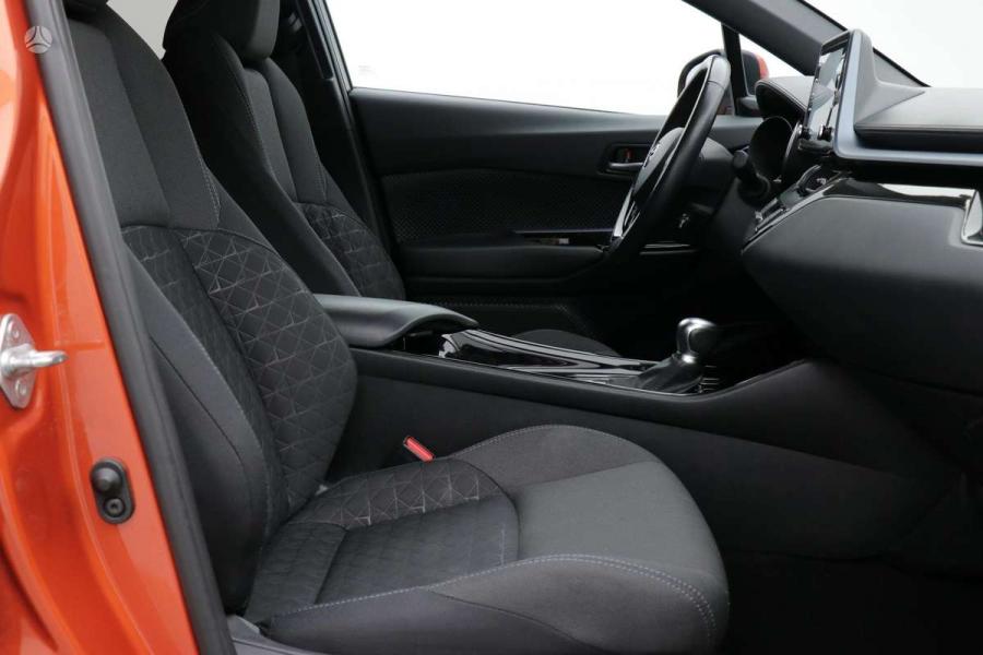 Orange Toyota C-HR 2021 in Vilnius, with an engine capacity of 1.80 L and mileage of 126 thousand km for 21900 €, photo 10 on AUTOMOTO.COM.LV
