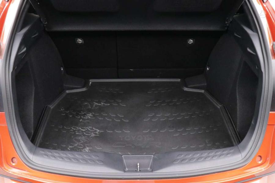 Orange Toyota C-HR 2021 in Vilnius, with an engine capacity of 1.80 L and mileage of 126 thousand km for 21900 €, photo 12 on AUTOMOTO.COM.LV
