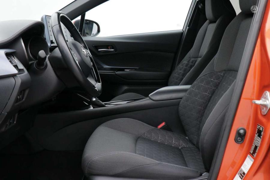 Orange Toyota C-HR 2021 in Vilnius, with an engine capacity of 1.80 L and mileage of 126 thousand km for 21900 €, photo 13 on AUTOMOTO.COM.LV