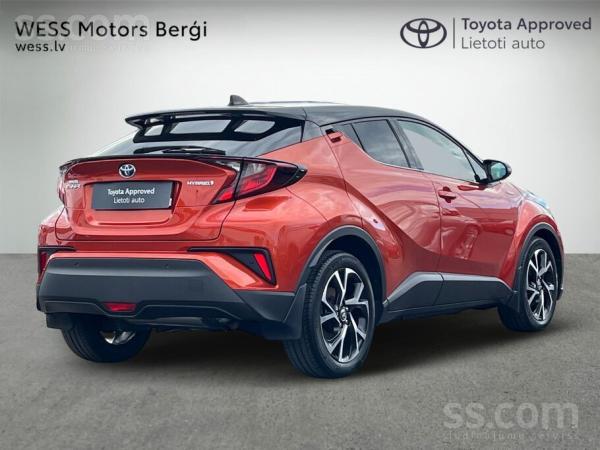 Toyota C-HR 2021 in Riga on AUTOMOTO.COM.LV Orange Toyota C-HR 2021 in Riga, with an engine capacity of 1.80 L and mileage of 54 thousand km for 23990 €, photo 3 on AUTOMOTO.COM.LV