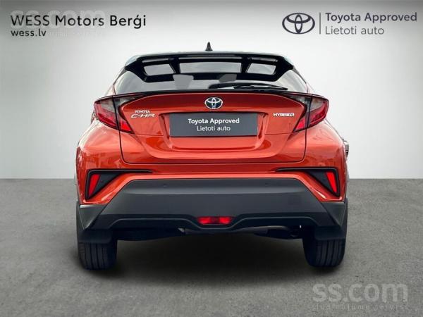 Toyota C-HR 2021 in Riga on AUTOMOTO.COM.LV Orange Toyota C-HR 2021 in Riga, with an engine capacity of 1.80 L and mileage of 54 thousand km for 23990 €, photo 5 on AUTOMOTO.COM.LV