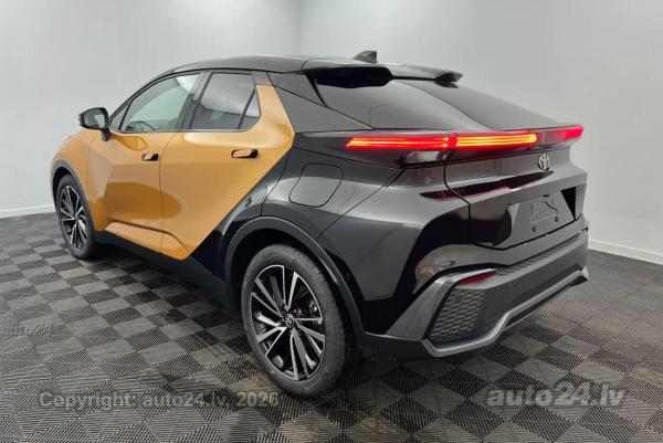 Oranžs Toyota C-HR 2025 Tallina, ar dzinēja tilpumu 2.00 L un nobraukumu 7 tūkst. km par 39500 €, foto 4 vietnē AUTOMOTO.COM.LV