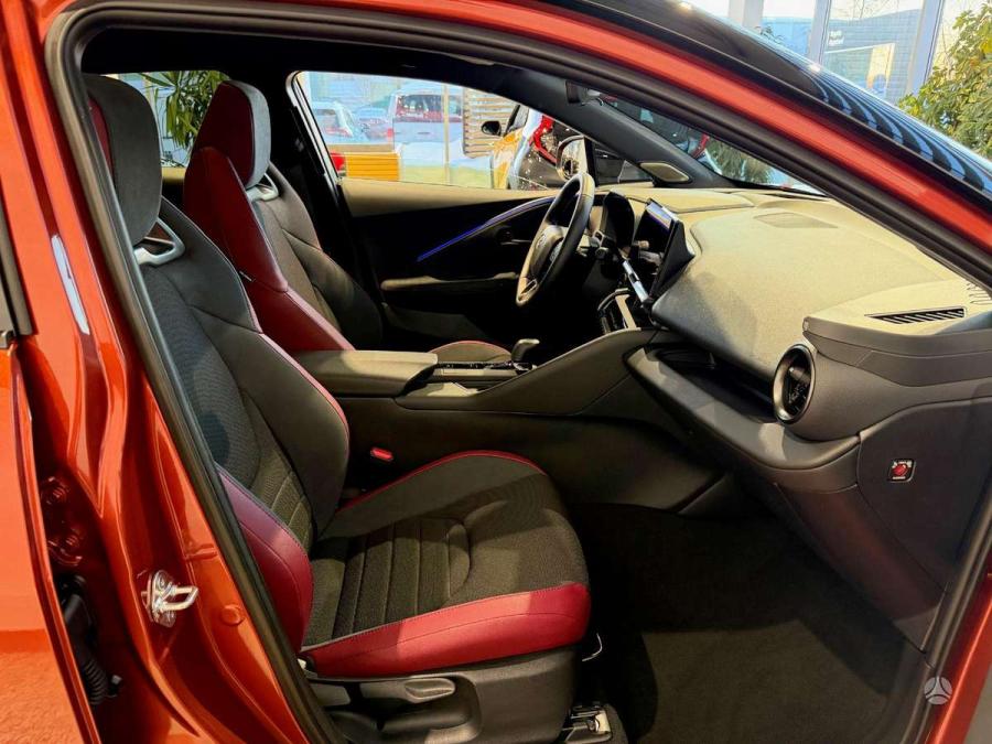 Orange Toyota C-HR 2025 in Siauliai, with an engine capacity of 1.80 L and mileage of 6 thousand km for 38900 €, photo 9 on AUTOMOTO.COM.LV