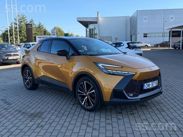 Orange Toyota C-HR 2025 in Liepaja, with an engine capacity of 1.80 L and mileage of 21 thousand km for 36200 €, photo 5 on AUTOMOTO.COM.LV