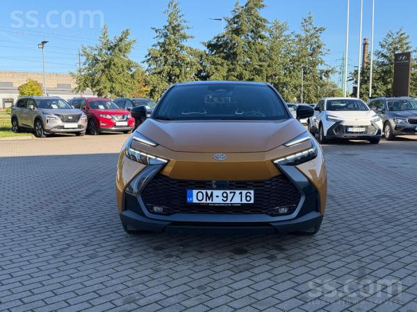 Orange Toyota C-HR 2025 in Liepaja, with an engine capacity of 1.80 L and mileage of 21 thousand km for 36200 €, photo 8 on AUTOMOTO.COM.LV