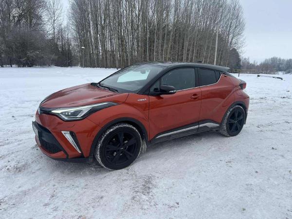 Оранжевый Тойота C-HR 2021 в Паневежис, объемом двигателя 1.99 л и пробегом 80 тыс. км за 25000 €, фото 1 на AUTOMOTO.COM.LV