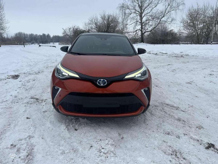Orange Toyota C-HR 2021 in Panevezys, with an engine capacity of 1.99 L and mileage of 80 thousand km for 25000 €, photo 2 on AUTOMOTO.COM.LV