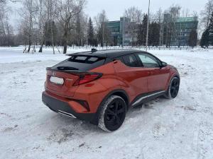 Orange Toyota C-HR 2021 in Panevezys, with an engine capacity of 1.99 L and mileage of 80 thousand km for 25000 €, photo 4 on AUTOMOTO.COM.LV