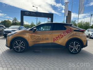 Orange Toyota C-HR 2025 in Liepaja, with an engine capacity of 1.80 L and mileage of 21 thousand km for 36600 €, photo 3 on AUTOMOTO.COM.LV