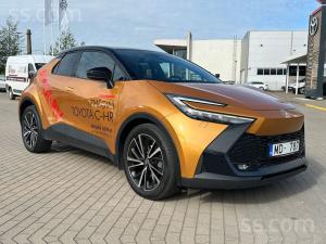 Orange Toyota C-HR 2025 in Liepaja, with an engine capacity of 1.80 L and mileage of 21 thousand km for 36600 €, photo 5 on AUTOMOTO.COM.LV