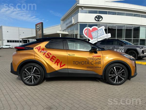 Orange Toyota C-HR 2025 in Liepaja, with an engine capacity of 1.80 L and mileage of 21 thousand km for 36600 €, photo 5 on AUTOMOTO.COM.LV