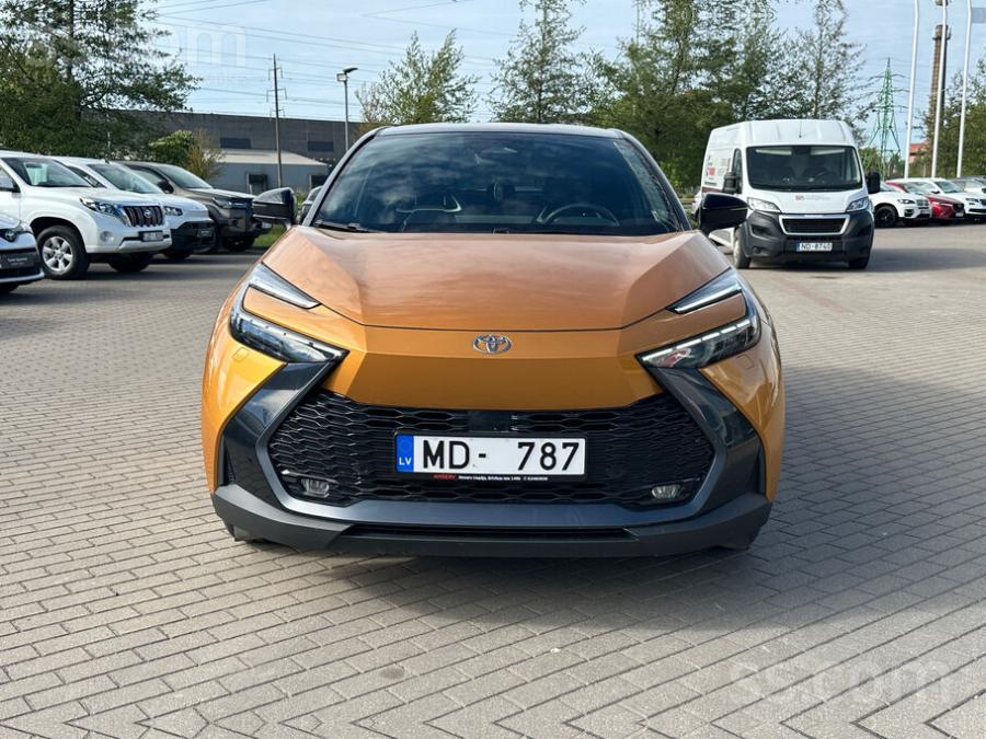 Orange Toyota C-HR 2025 in Liepaja, with an engine capacity of 1.80 L and mileage of 21 thousand km for 36600 €, photo 8 on AUTOMOTO.COM.LV