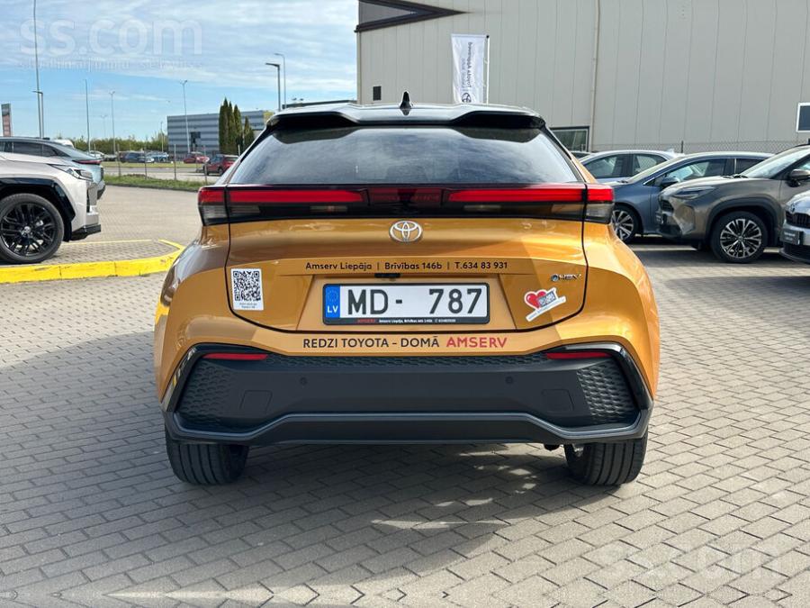 Orange Toyota C-HR 2025 in Liepaja, with an engine capacity of 1.80 L and mileage of 21 thousand km for 36600 €, photo 9 on AUTOMOTO.COM.LV