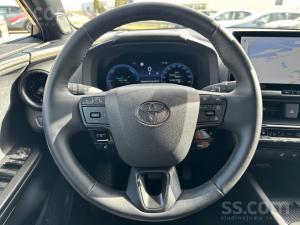 Orange Toyota C-HR 2025 in Liepaja, with an engine capacity of 1.80 L and mileage of 21 thousand km for 36600 €, photo 13 on AUTOMOTO.COM.LV
