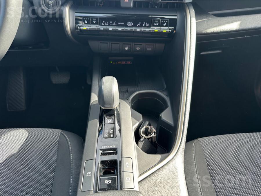 Orange Toyota C-HR 2025 in Liepaja, with an engine capacity of 1.80 L and mileage of 21 thousand km for 36600 €, photo 19 on AUTOMOTO.COM.LV