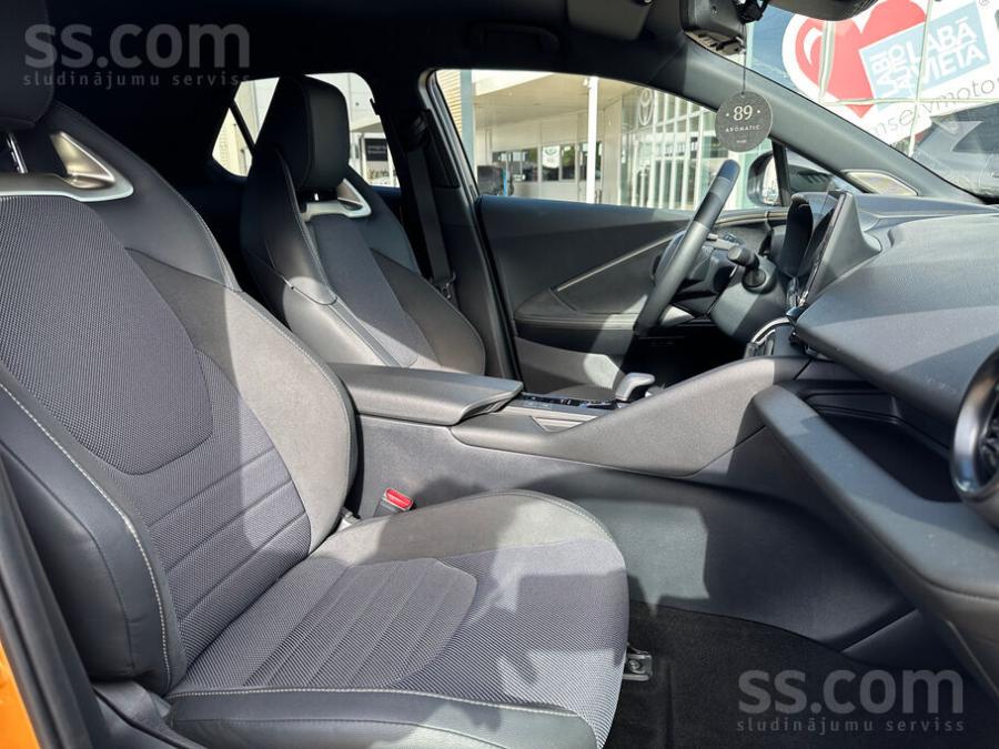 Orange Toyota C-HR 2025 in Liepaja, with an engine capacity of 1.80 L and mileage of 21 thousand km for 36600 €, photo 20 on AUTOMOTO.COM.LV