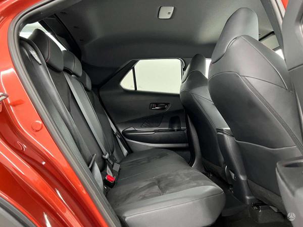 Orange Toyota C-HR 2025 in Vilnius, with an engine capacity of 1.99 L and mileage of 13 thousand km for 38900 €, photo 7 on AUTOMOTO.COM.LV