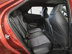 Orange Toyota C-HR 2025 in Tallinn, with an engine capacity of 2.00 L and mileage of 14 thousand km for 40990 €, photo 8 on AUTOMOTO.COM.LV
