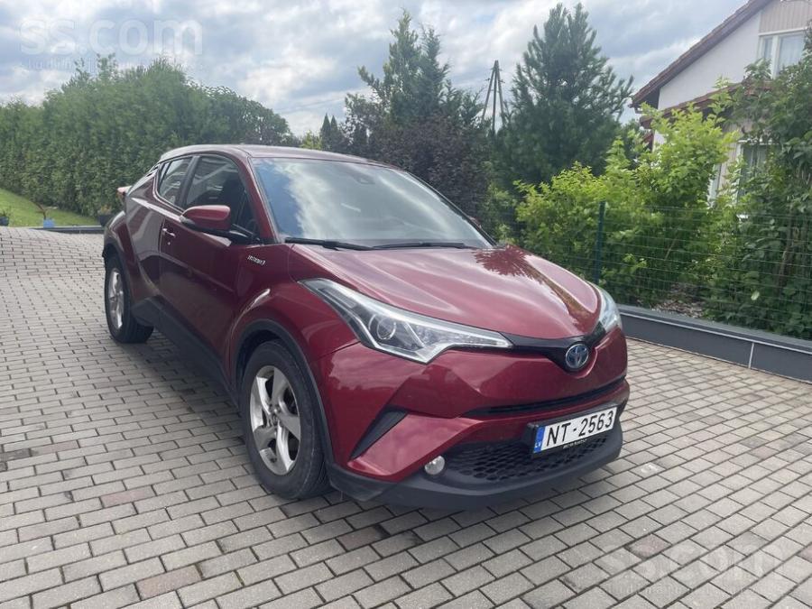 Sarkans Toyota C-HR 2017 Rīga, ar dzinēja tilpumu 1.80 L un nobraukumu 113 tūkst. km par 15900 €, foto 1 vietnē AUTOMOTO.COM.LV
