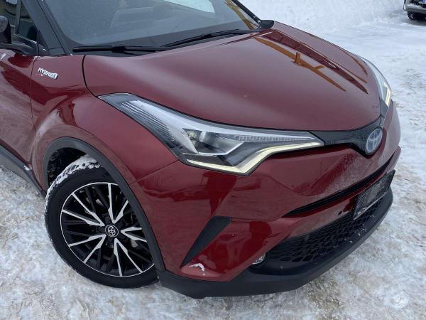 Red Toyota C-HR 2017 in Vilnius, with an engine capacity of 1.80 L and mileage of 180 thousand km for 14900 €, photo 3 on AUTOMOTO.COM.LV