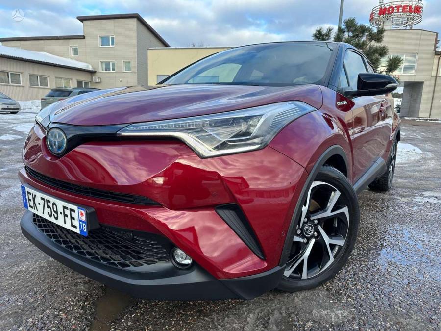 Red Toyota C-HR 2017 in Vilnius, with an engine capacity of 1.80 L and mileage of 254 thousand km for 13900 €, photo 1 on AUTOMOTO.COM.LV