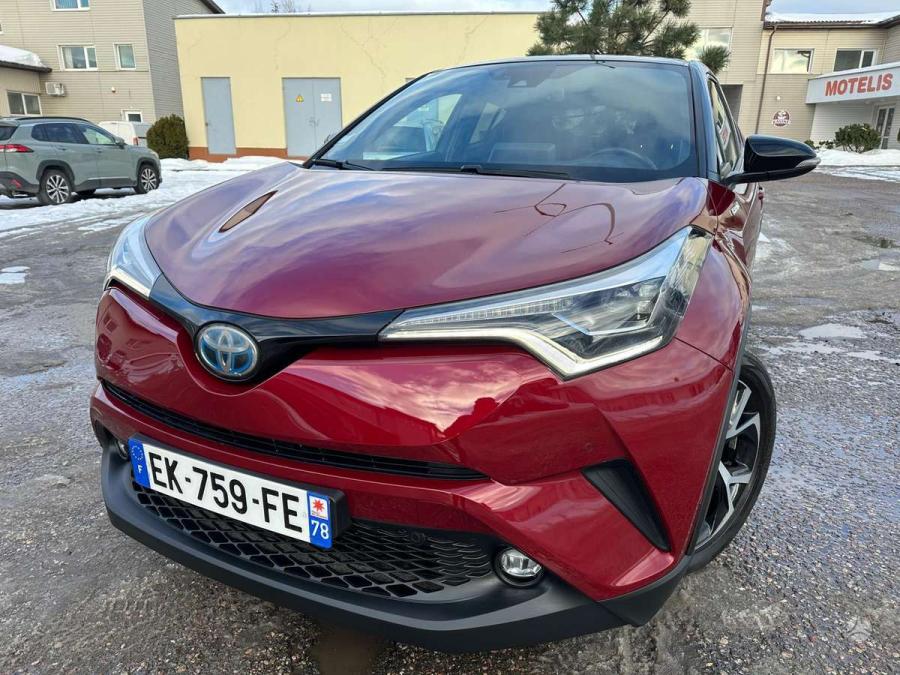 Red Toyota C-HR 2017 in Vilnius, with an engine capacity of 1.80 L and mileage of 254 thousand km for 13900 €, photo 2 on AUTOMOTO.COM.LV