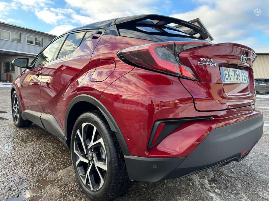 Red Toyota C-HR 2017 in Vilnius, with an engine capacity of 1.80 L and mileage of 254 thousand km for 13900 €, photo 6 on AUTOMOTO.COM.LV