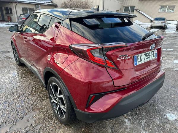 Red Toyota C-HR 2017 in Vilnius, with an engine capacity of 1.80 L and mileage of 254 thousand km for 13900 €, photo 7 on AUTOMOTO.COM.LV