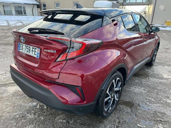 Red Toyota C-HR 2017 in Vilnius, with an engine capacity of 1.80 L and mileage of 254 thousand km for 13900 €, photo 9 on AUTOMOTO.COM.LV
