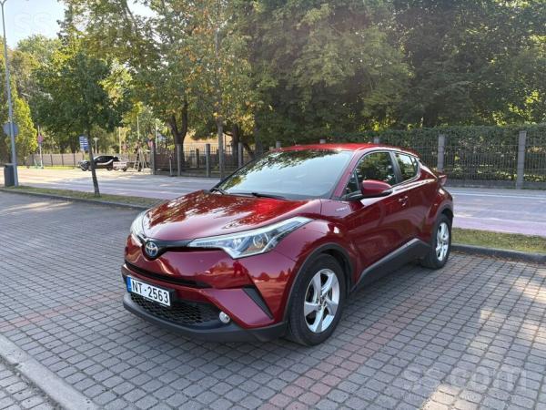 Sarkans Toyota C-HR 2017 Ventspils, ar dzinēja tilpumu 1.80 L un nobraukumu 120 tūkst. km par 15490 €, foto 1 vietnē AUTOMOTO.COM.LV