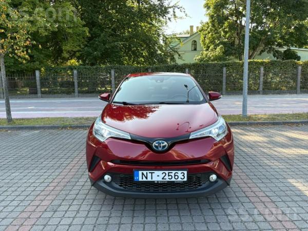 Sarkans Toyota C-HR 2017 Ventspils, ar dzinēja tilpumu 1.80 L un nobraukumu 120 tūkst. km par 15490 €, foto 3 vietnē AUTOMOTO.COM.LV