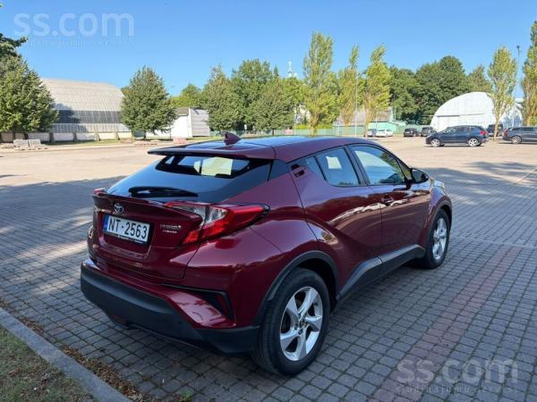 Sarkans Toyota C-HR 2017 Ventspils, ar dzinēja tilpumu 1.80 L un nobraukumu 120 tūkst. km par 15490 €, foto 6 vietnē AUTOMOTO.COM.LV