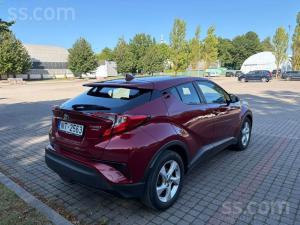 Sarkans Toyota C-HR 2017 Ventspils, ar dzinēja tilpumu 1.80 L un nobraukumu 120 tūkst. km par 15490 €, foto 6 vietnē AUTOMOTO.COM.LV
