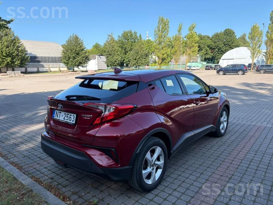 Sarkans Toyota C-HR 2017 Ventspils, ar dzinēja tilpumu 1.80 L un nobraukumu 120 tūkst. km par 15490 €, foto 6 vietnē AUTOMOTO.COM.LV