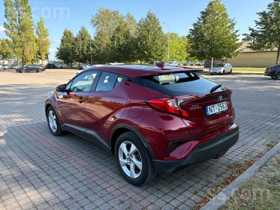 Sarkans Toyota C-HR 2017 Ventspils, ar dzinēja tilpumu 1.80 L un nobraukumu 120 tūkst. km par 15490 €, foto 9 vietnē AUTOMOTO.COM.LV