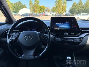 Sarkans Toyota C-HR 2017 Ventspils, ar dzinēja tilpumu 1.80 L un nobraukumu 120 tūkst. km par 15490 €, foto 11 vietnē AUTOMOTO.COM.LV