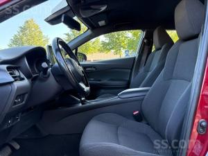 Sarkans Toyota C-HR 2017 Ventspils, ar dzinēja tilpumu 1.80 L un nobraukumu 120 tūkst. km par 15490 €, foto 17 vietnē AUTOMOTO.COM.LV