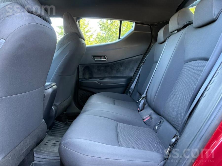 Sarkans Toyota C-HR 2017 Ventspils, ar dzinēja tilpumu 1.80 L un nobraukumu 120 tūkst. km par 15490 €, foto 18 vietnē AUTOMOTO.COM.LV