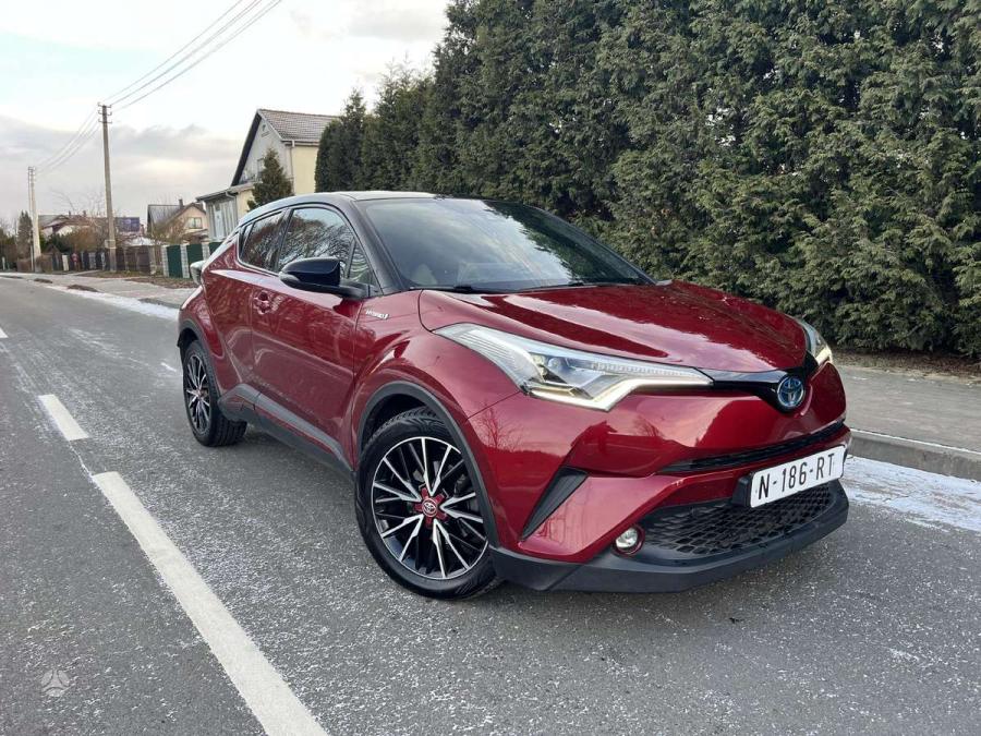 Red Toyota C-HR 2018 in Kaunas, with an engine capacity of 1.80 L and mileage of 163 thousand km for 16750 €, photo 1 on AUTOMOTO.COM.LV